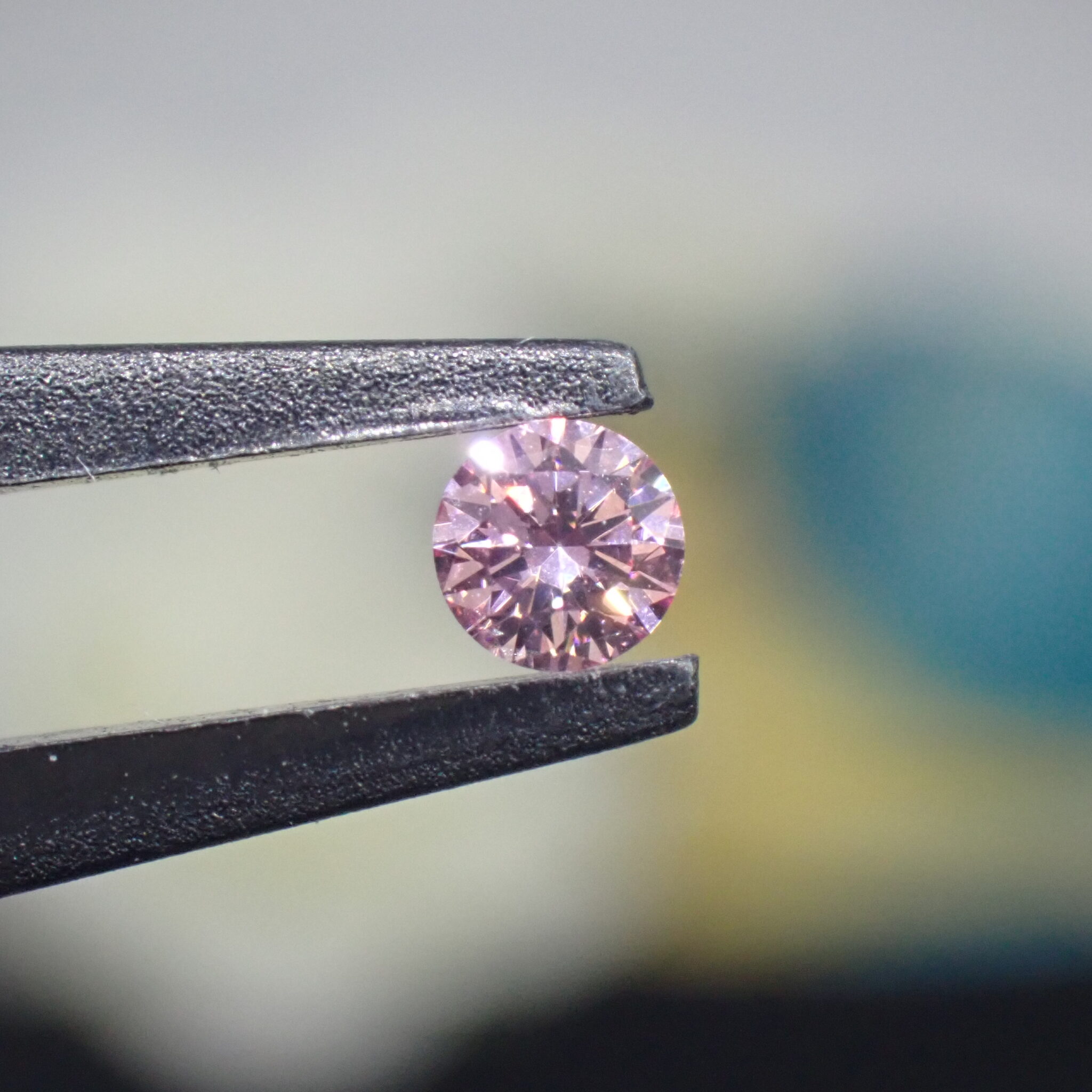 貴重なラウンドカット☆Fancy Intense Purplish Pink 0.077ct | 宝石つむり