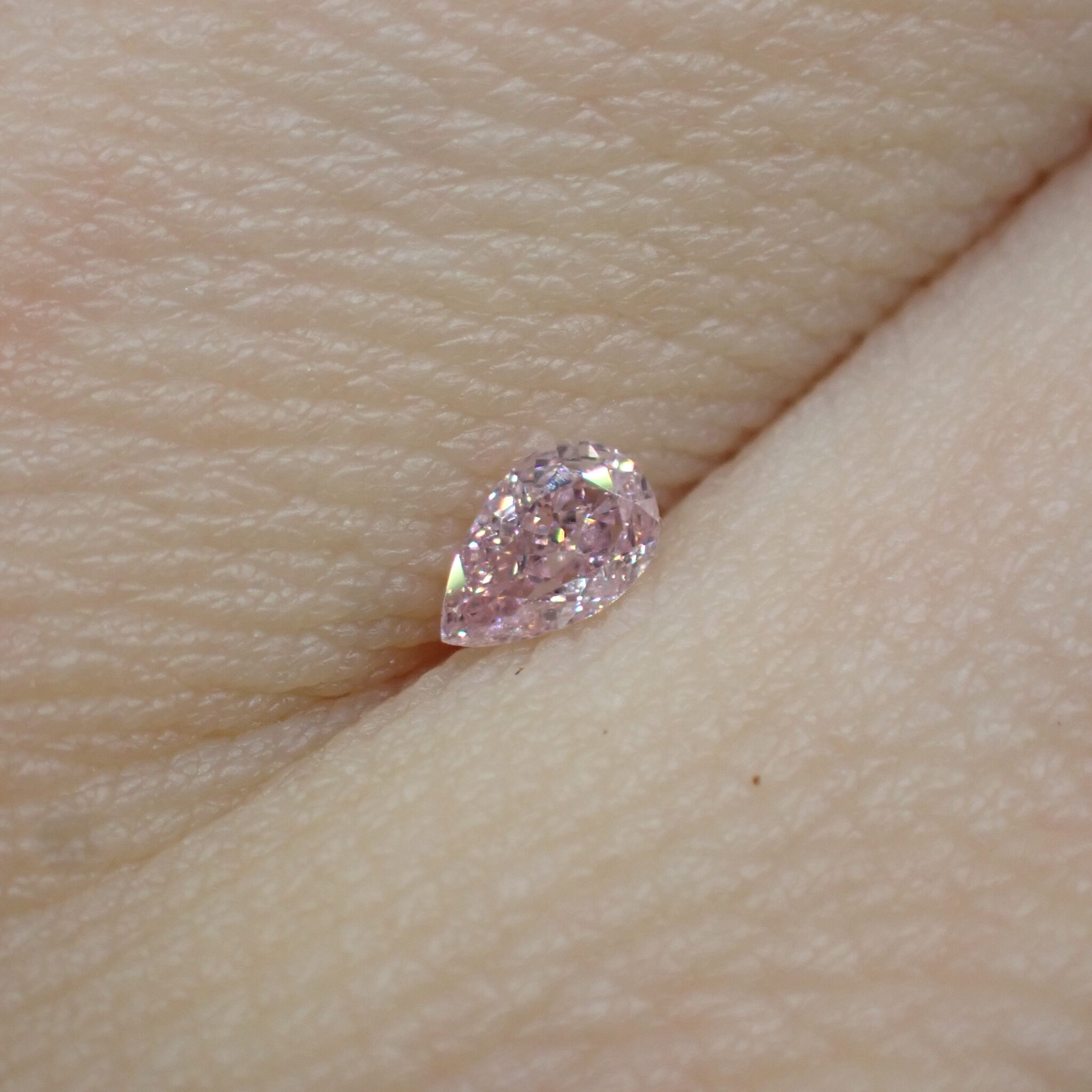 キュートなピンク☆Fancy Intense Pink 0.063ct (SI-1) | 宝石つむり