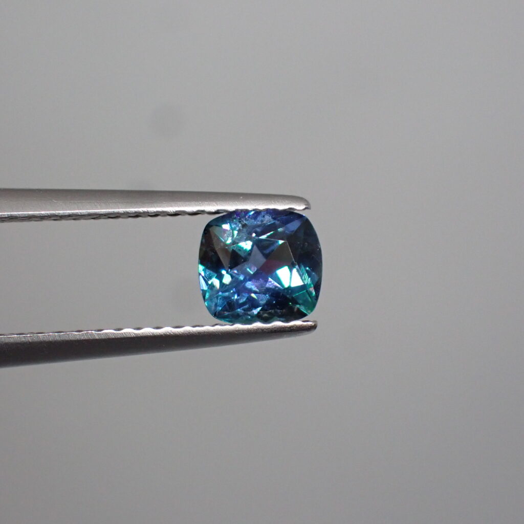 深いブルー×ブルーグリーン☆美しいコーネルピン 0.642ct | 宝石つむり