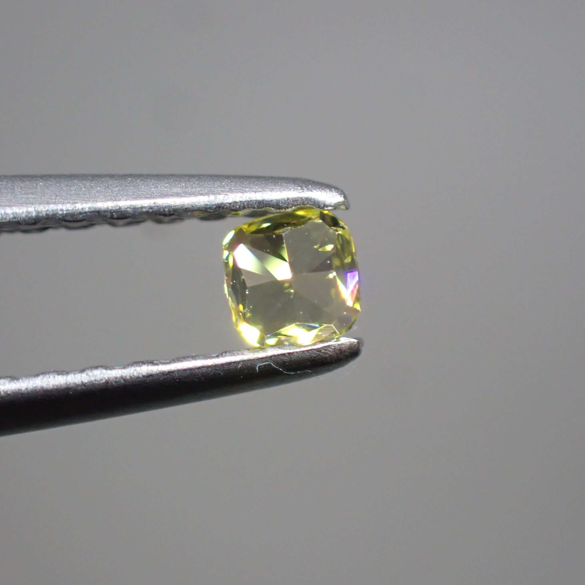 輝き キラキラのFancy Intense Yellow (SI-1) 0.106ct | 宝石つむり