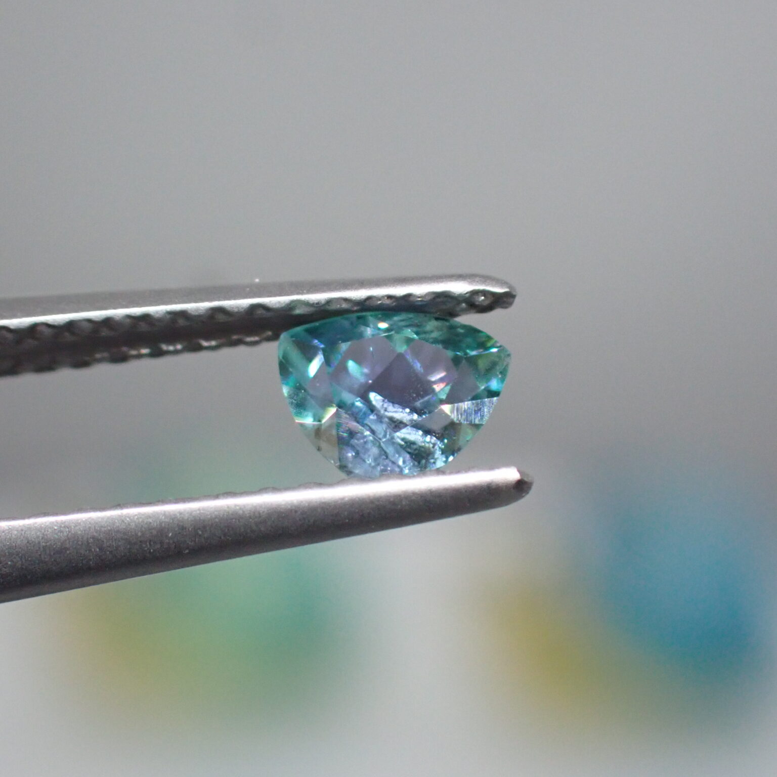 濃く深いブルー☆多色性 コーネルピン 0.39ct | 宝石つむり