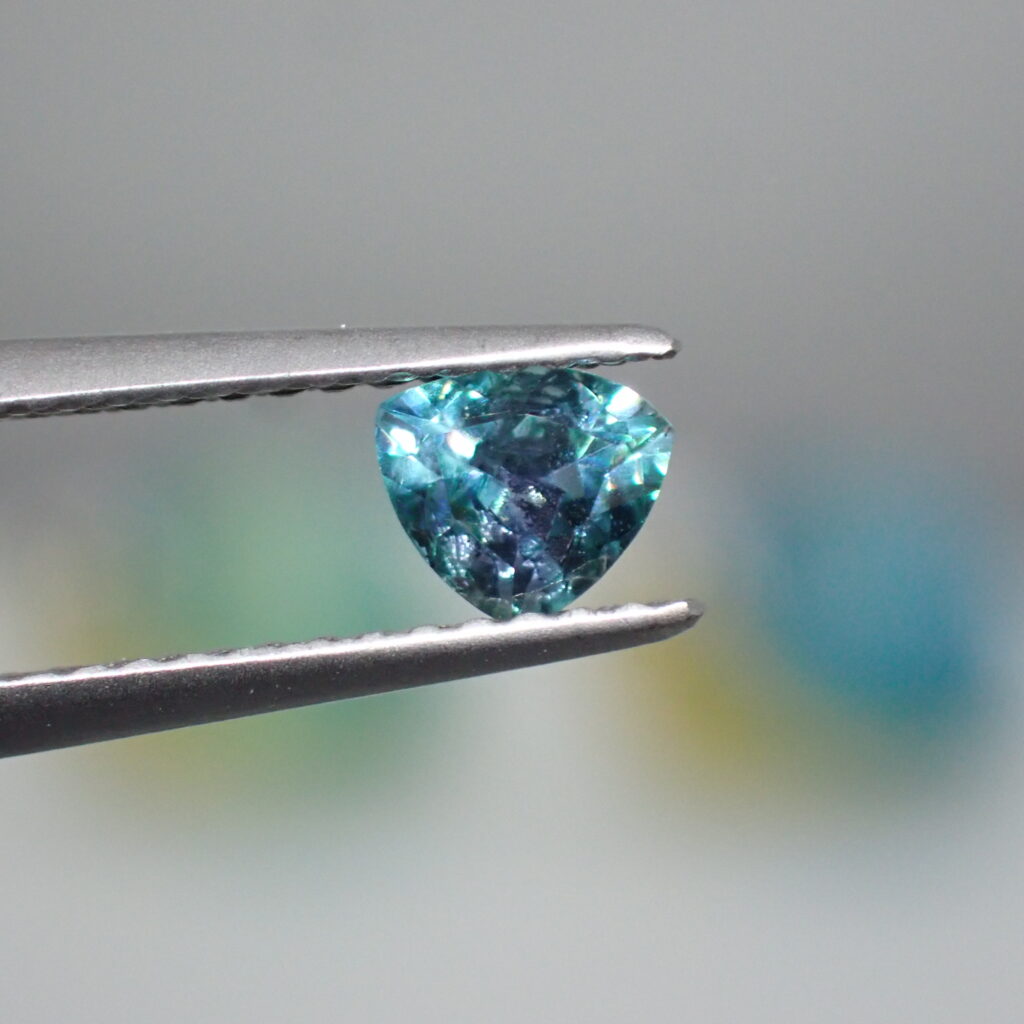 濃く深いブルー☆多色性 コーネルピン 0.39ct | 宝石つむり