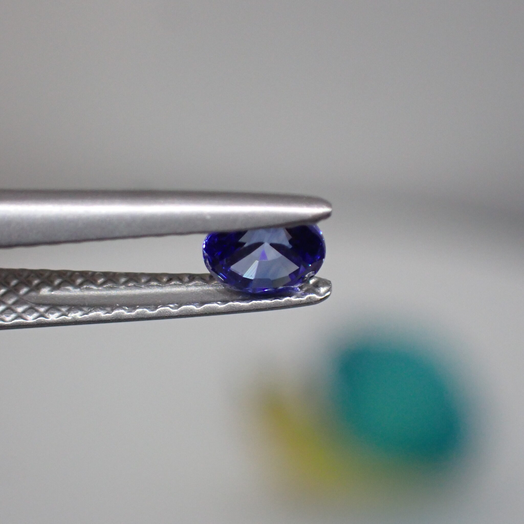 ネオン感 美しいコーンフラワーサファイア 0.59ct | 宝石つむり