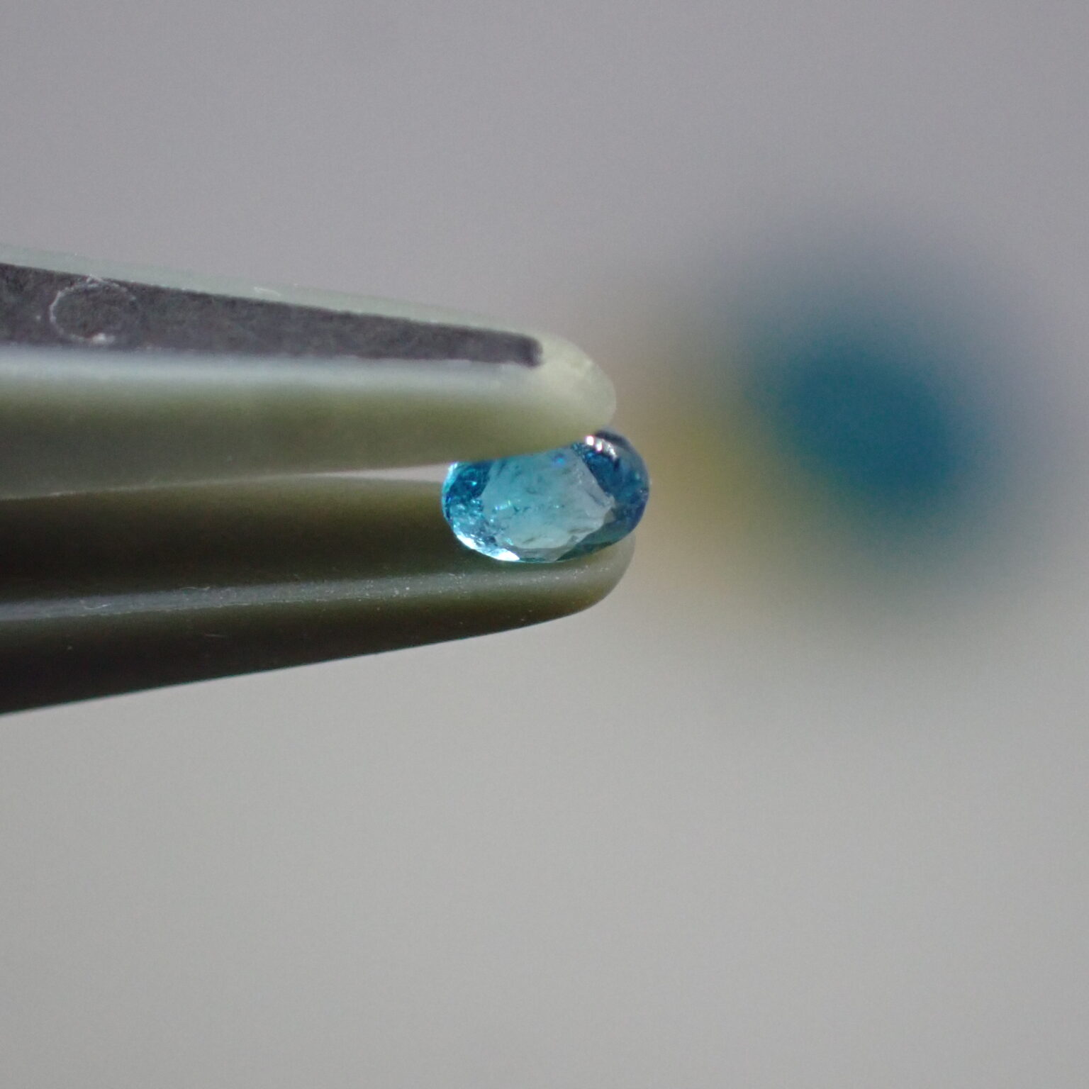 鮮やかな濃い水色☆輝きも楽しめるバターリャ産パライバトルマリン 0.089ct | 宝石つむり