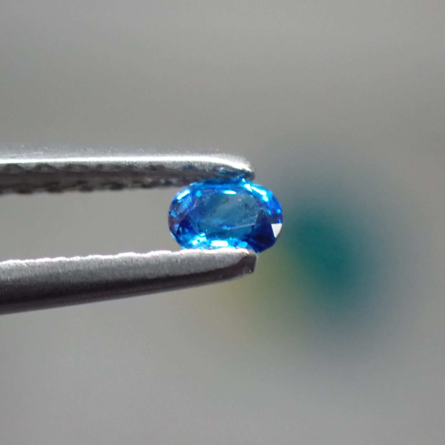 鮮烈なネオンブルーが輝く☆ジンバブエ産ユークレース 0.077ct | 宝石つむり